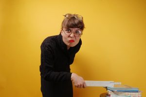 “mock”ってどんな意味？ビジネス用語の「モック」も詳しく解説！| Kimini英会話