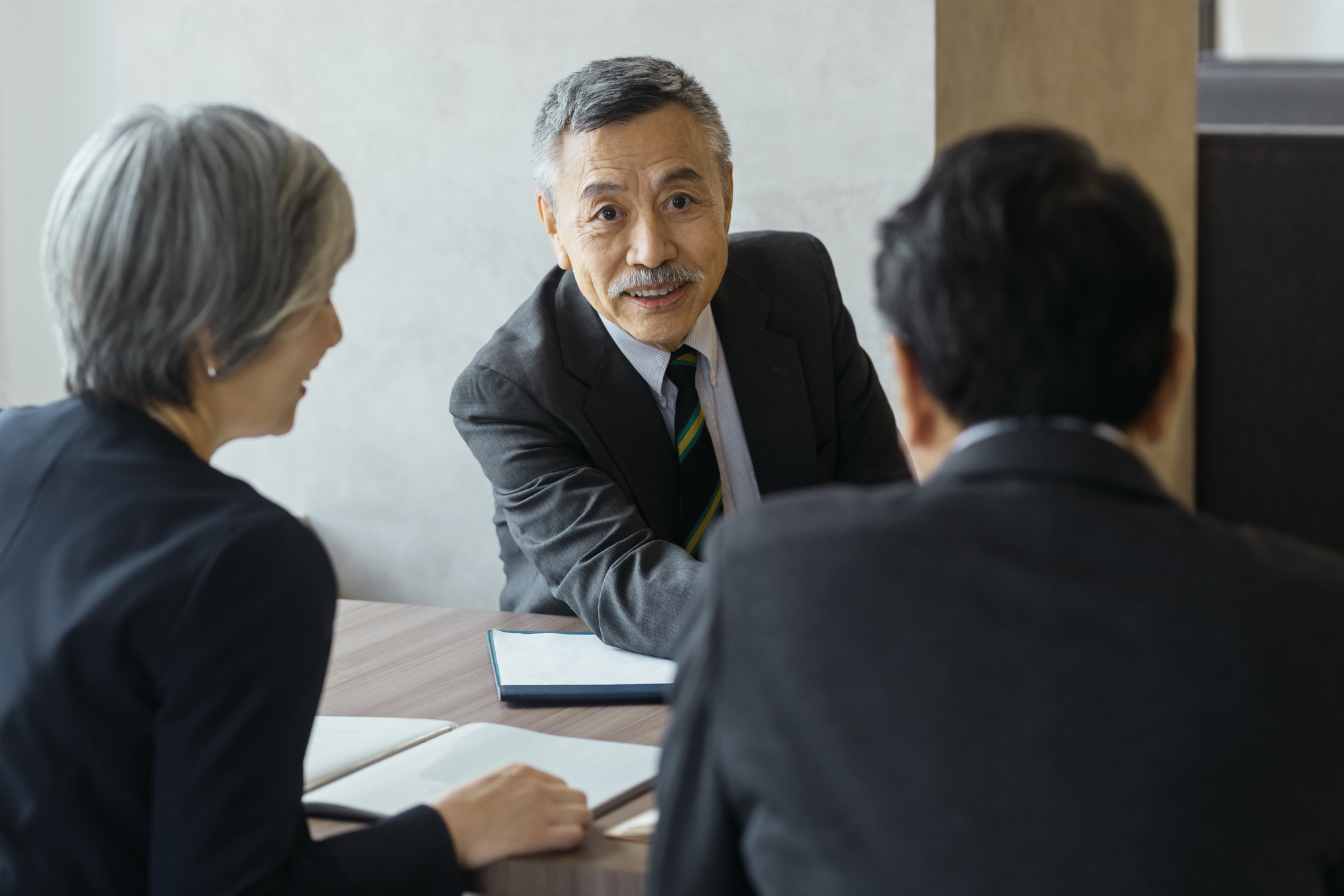 【persuade】の意味とは？「説得する」の英語、convinceとの違いも解説| Kimini英会話