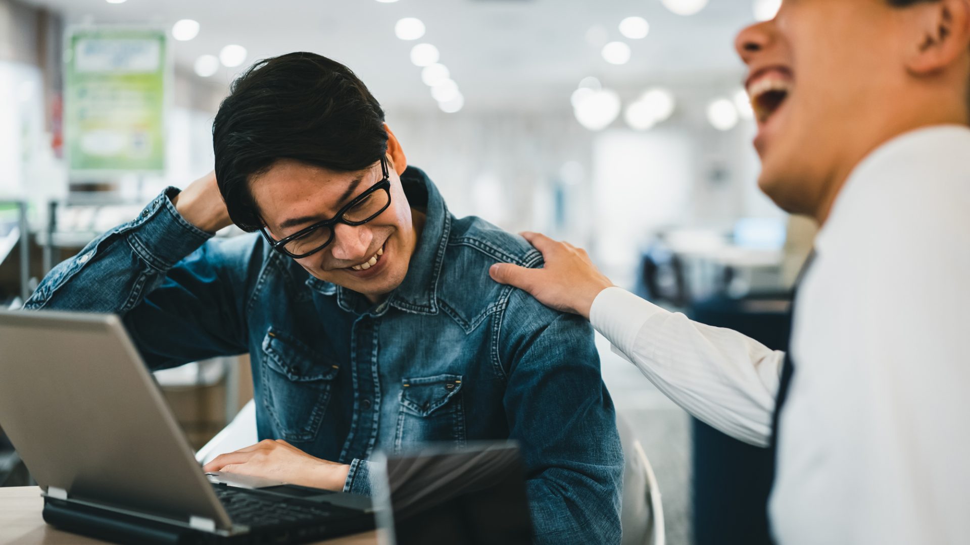 「teaser」の意味とは？関連用語「tease」やマーケティング用語もご紹介！| Kimini英会話