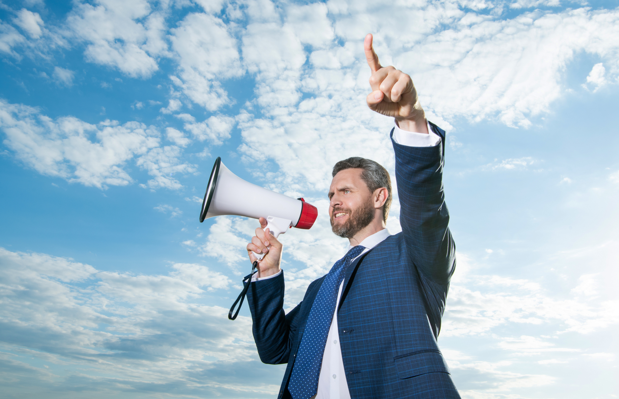 【urge】の意味とは？強く促す・勧めるときの英語を例文で紹介| Kimini英会話