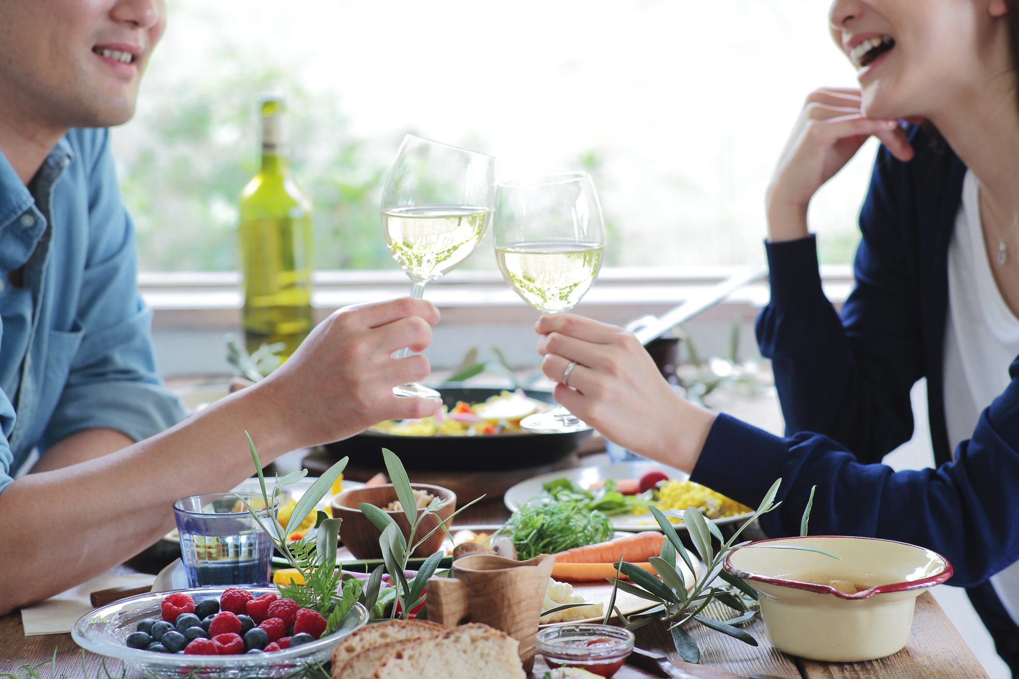 【intimate】の意味とは？親密さに加え性的関係も表現する英語を例文で紹介| Kimini英会話