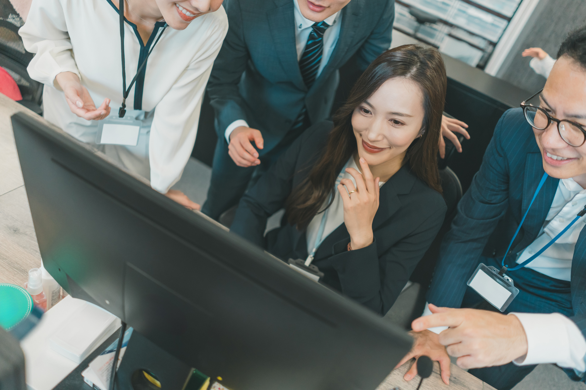 【adopt】の意味とは？基本的な使い方から、hireやadaptとの違いも解説！| Kimini英会話