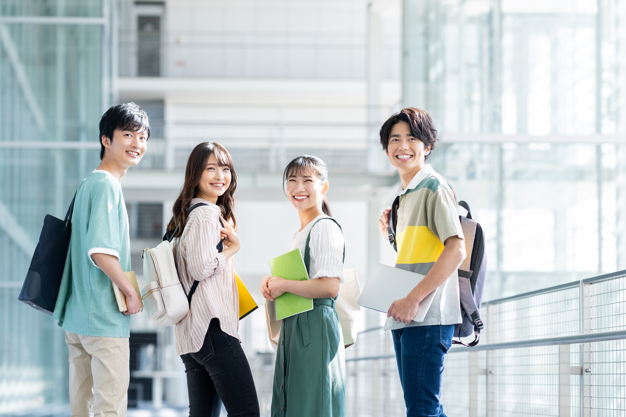 大学生はTOEICで何点を目指すべき？平均点・おすすめ参考書・就活で評価されるスコアを徹底解説| Kimini英会話